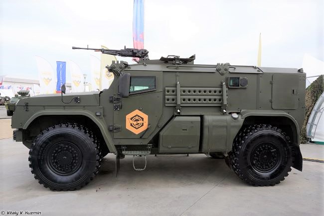 WarWheels.Net -KAMAZ-4386 Typhoon-K PVO (Air Defense Vehicle) Photos